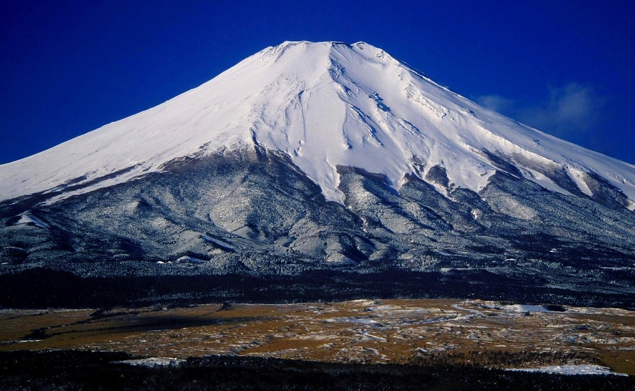 It’s Snowing on Mount Fuji! Winter Tourism in Japan Begins – MERXWIRE ...